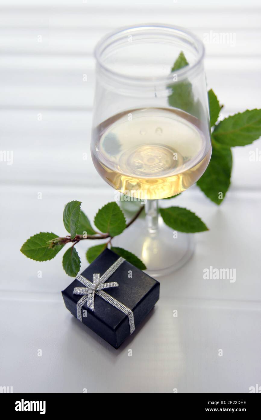 Photographing the joy of giving gifts on anniversaries with the concept ...