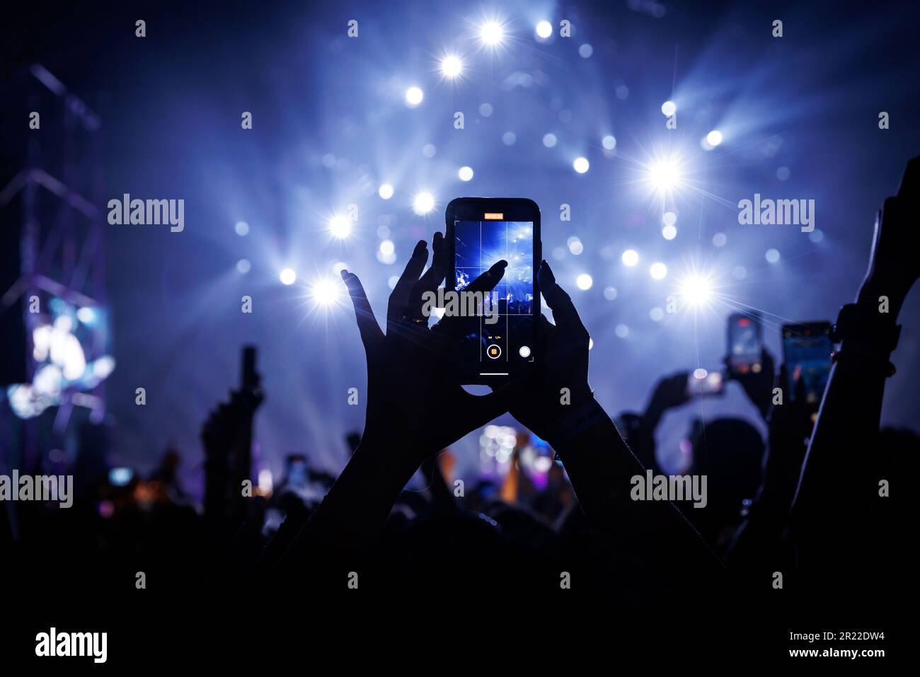 Capturing memories, Smartphones at Live concert Show Stock Photo - Alamy