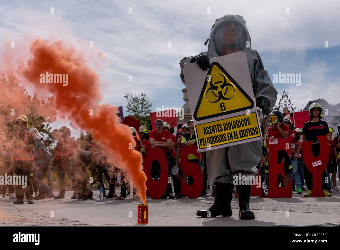 Madrid, Spain. 16th May, 2023. A firefighter is seen wearing a ...