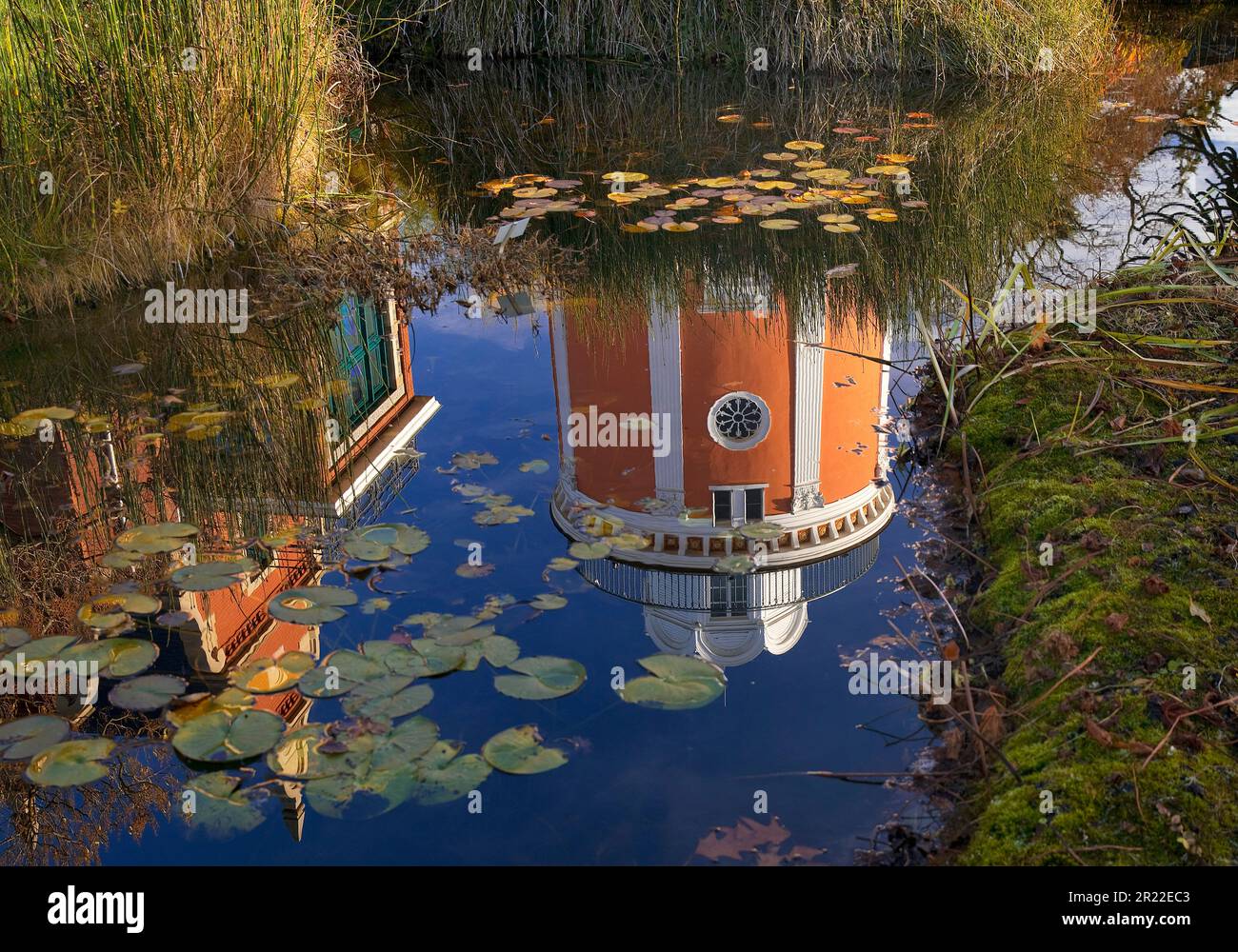 Pond tower hi-res stock photography and images - Alamy