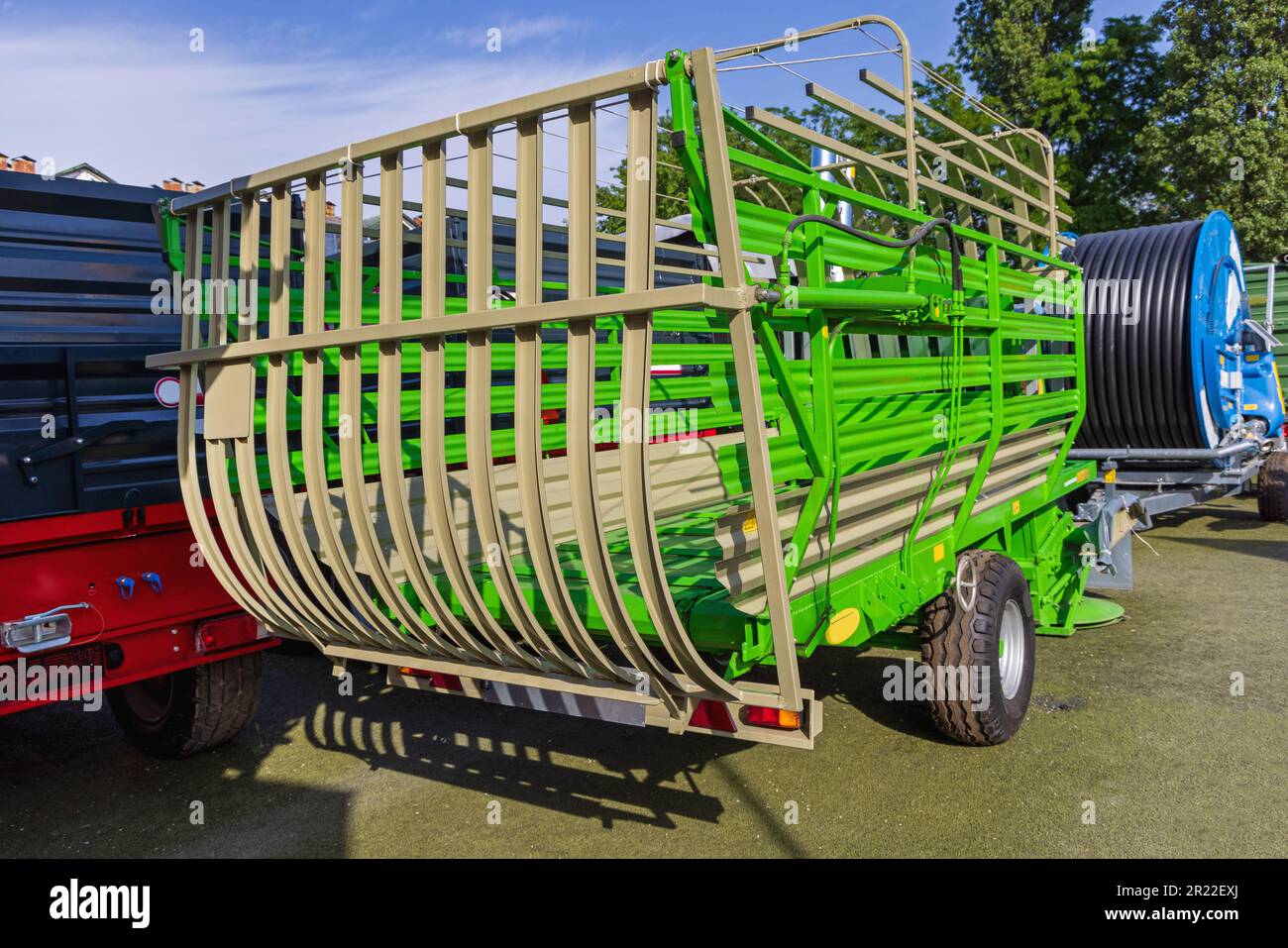 Automatic Trailer Towed Forage Harvester Wagon Farm Equipment Stock ...