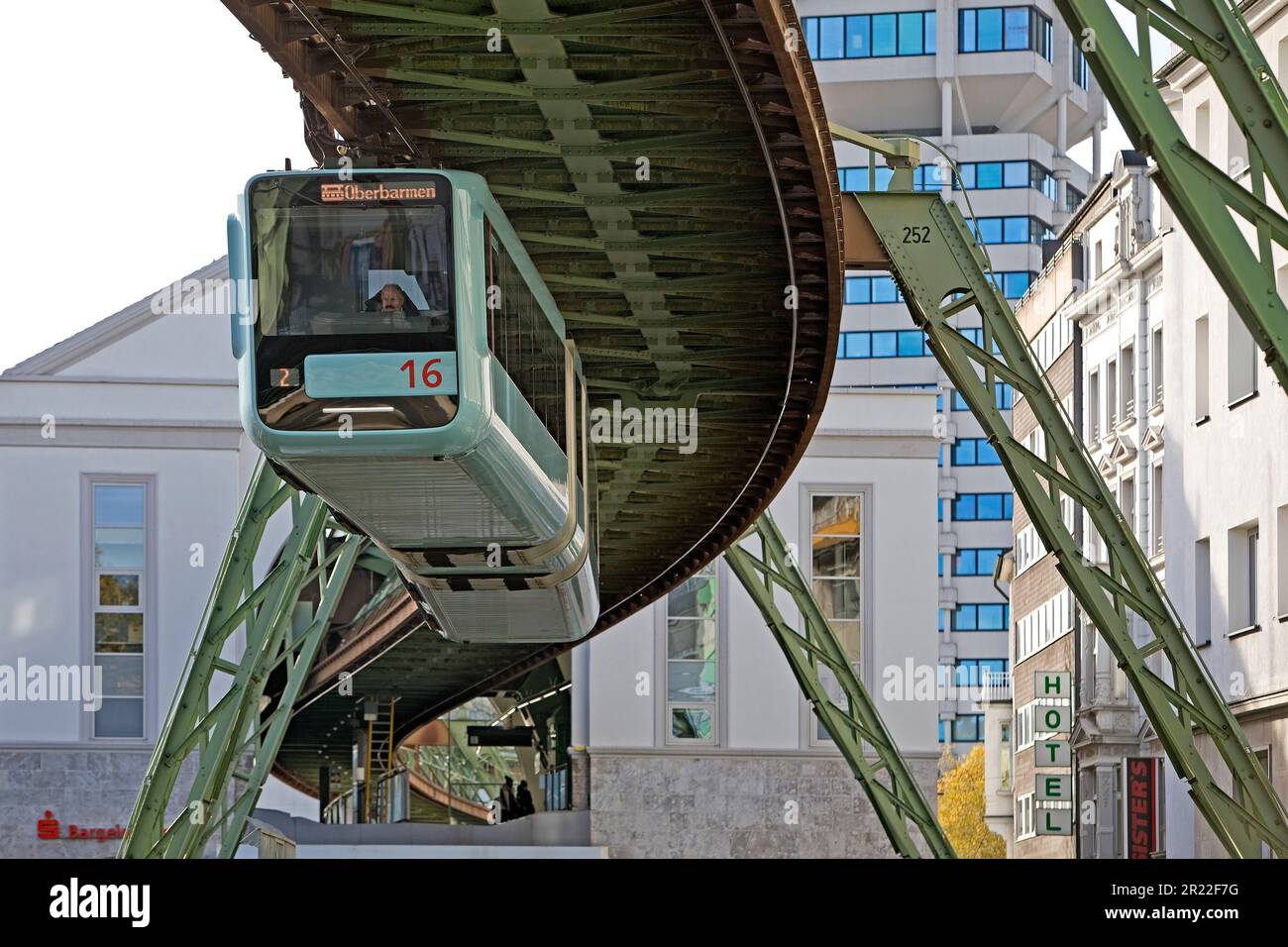 Menschen einschienenbahn hi-res stock photography and images - Alamy