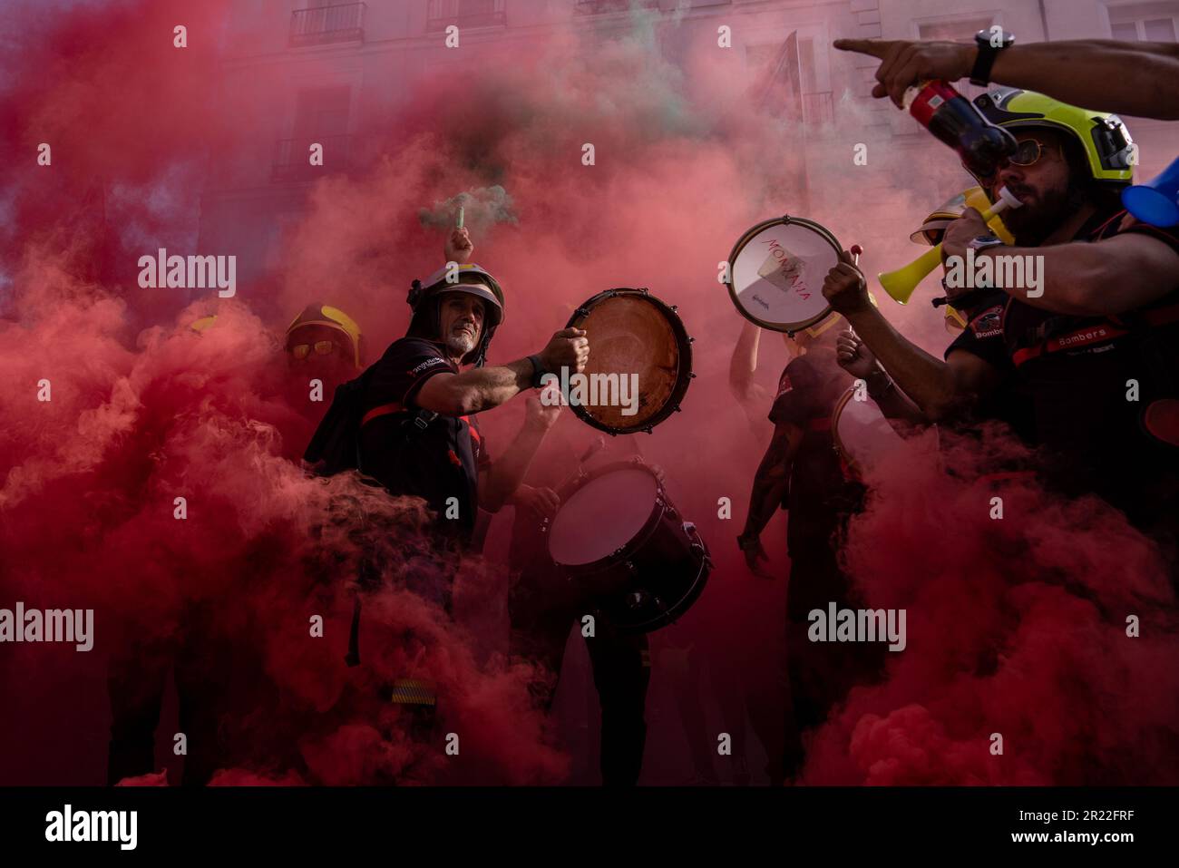 Madrid, Spain. 16th May, 2023. Firefighters play drums and chant ...
