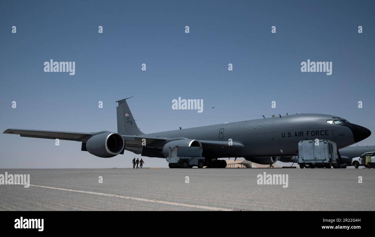 Pre flight walk around hi-res stock photography and images - Alamy