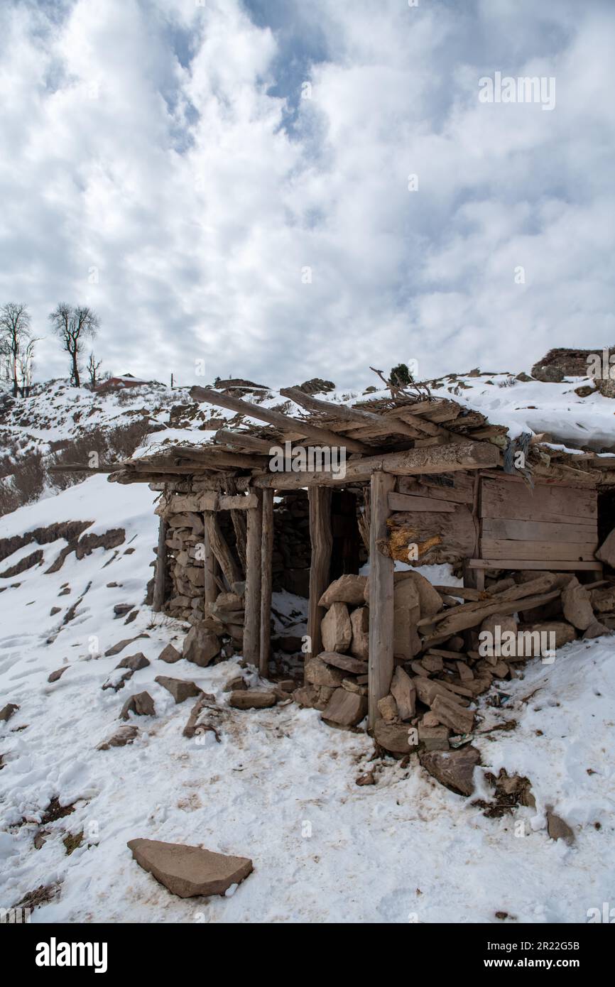 Frozen wooden house hi-res stock photography and images - Alamy