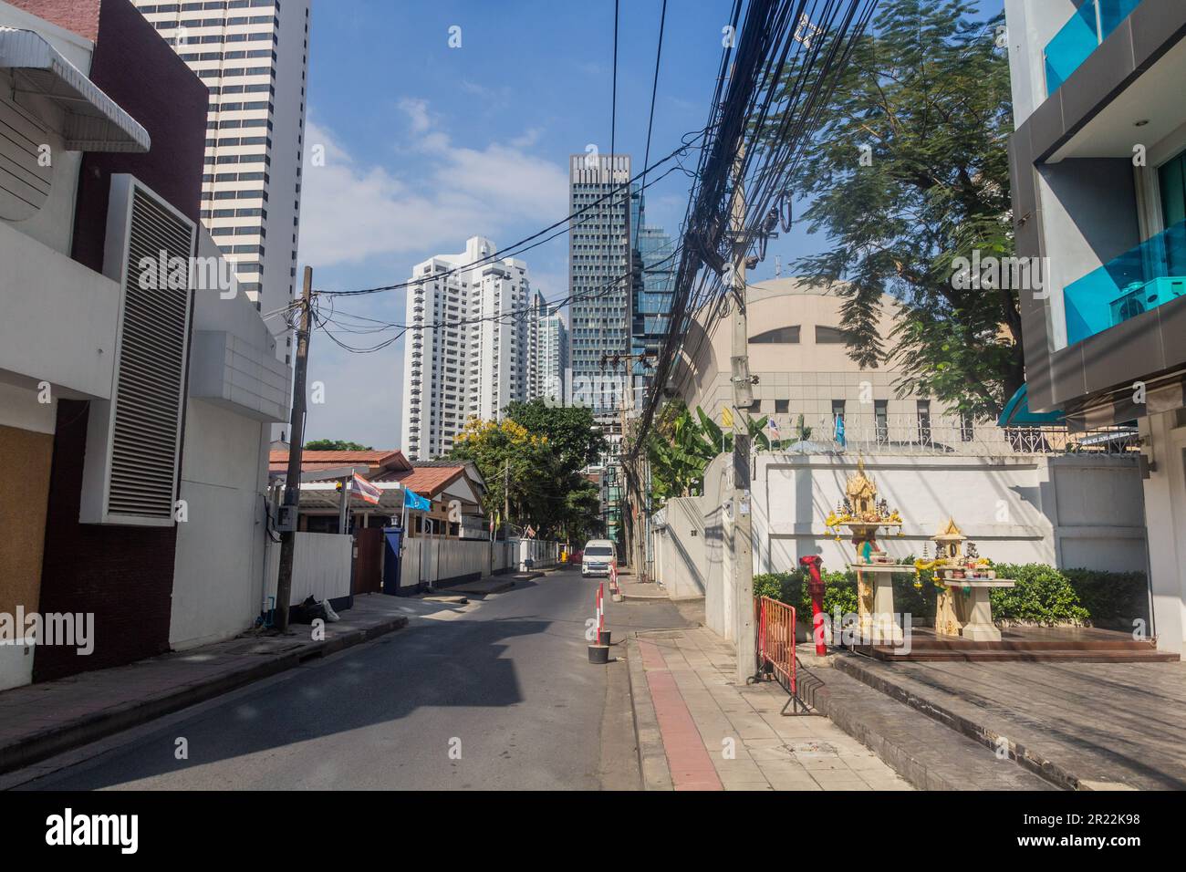 Bangkok narrow lane hi-res stock photography and images - Alamy