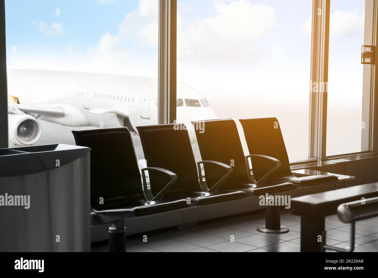 Row of seats and passengers in an airplane hi-res stock photography and ...