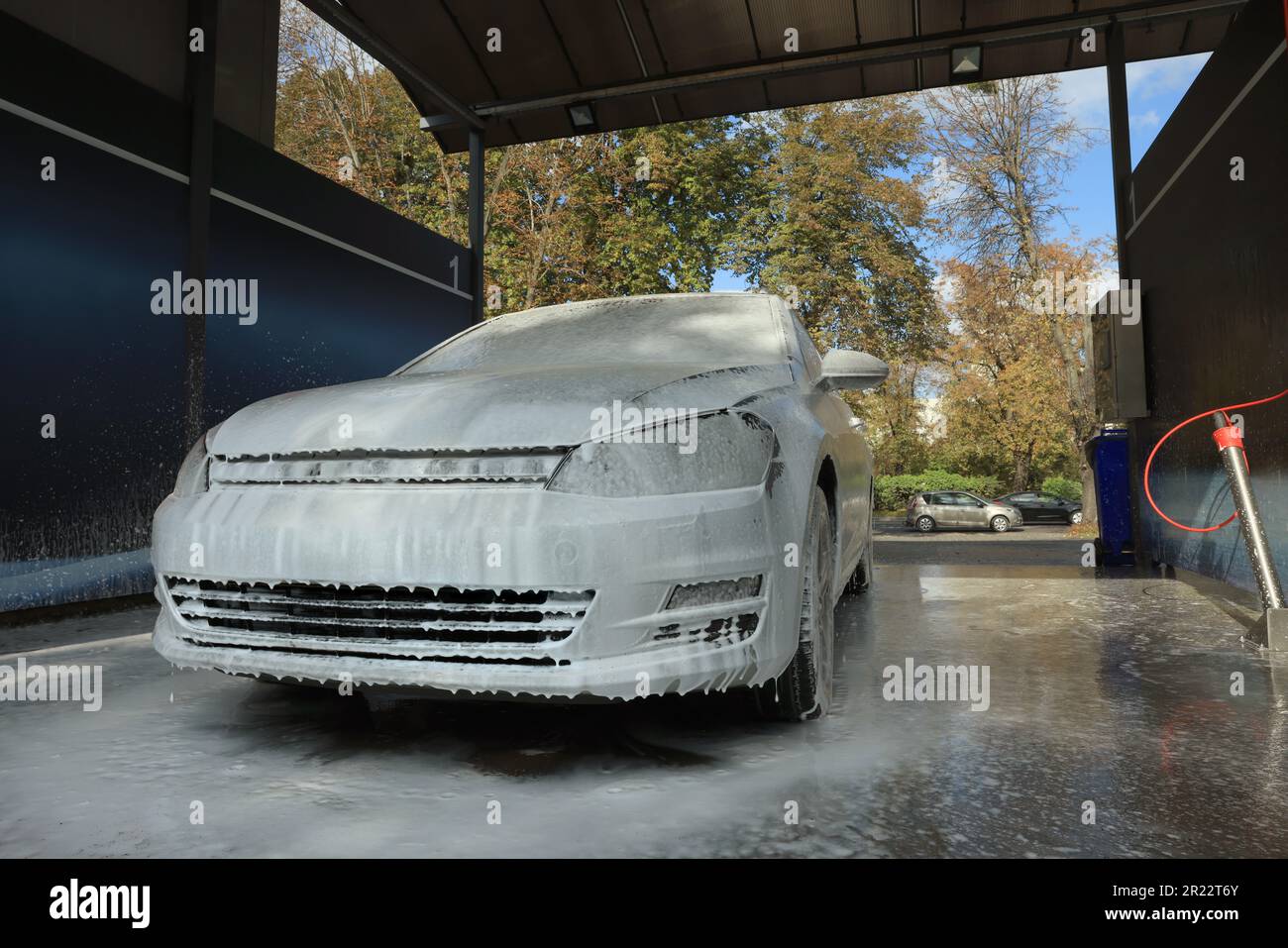 Auto with cleaning foam at outdoor car wash Stock Photo - Alamy