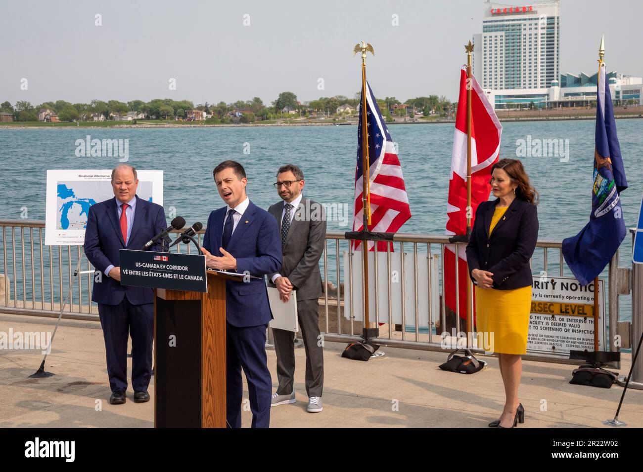 Gretchen whitmer speaking hi-res stock photography and images - Alamy