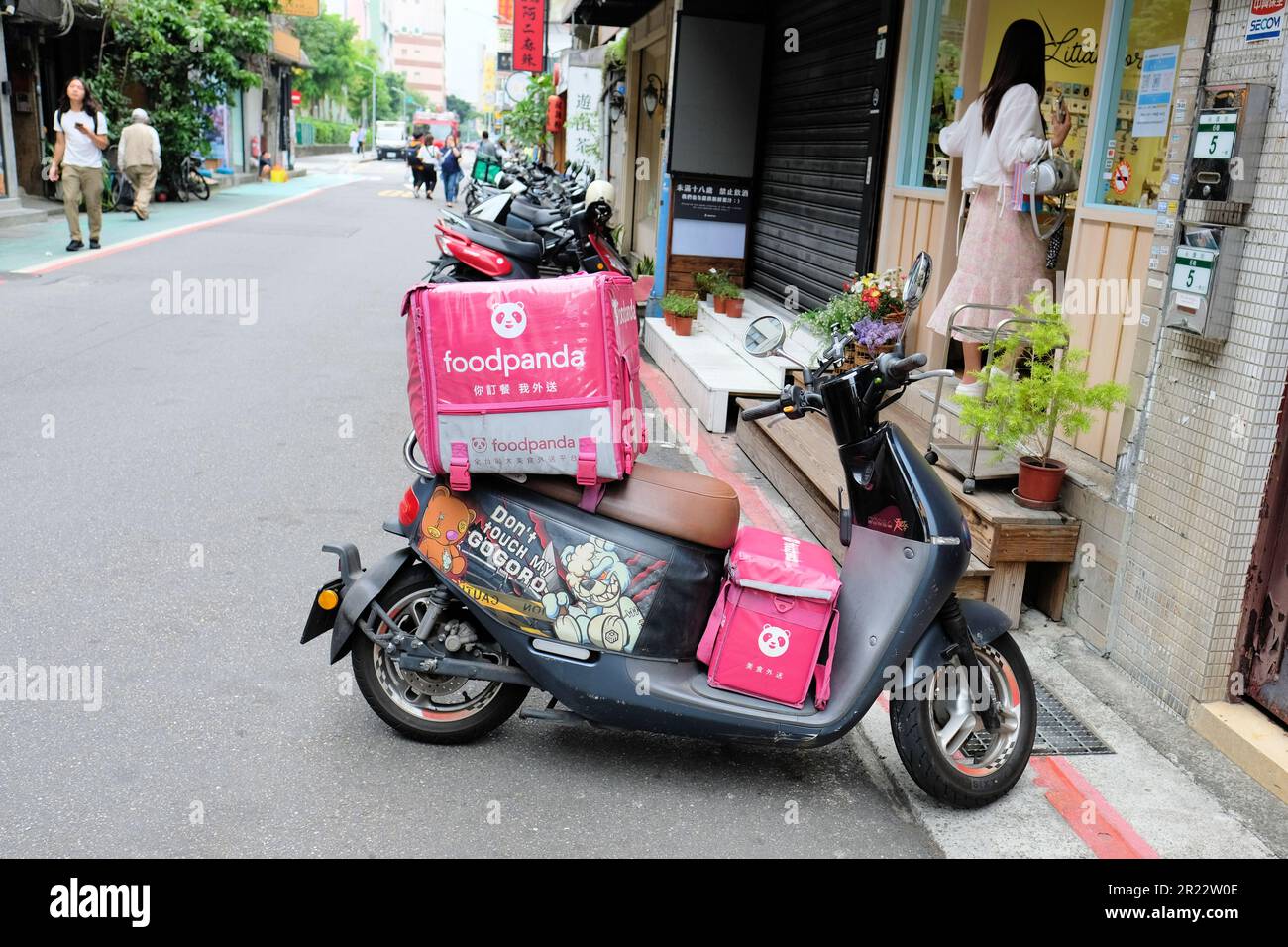 Asia food delivery hi-res stock photography and images - Alamy