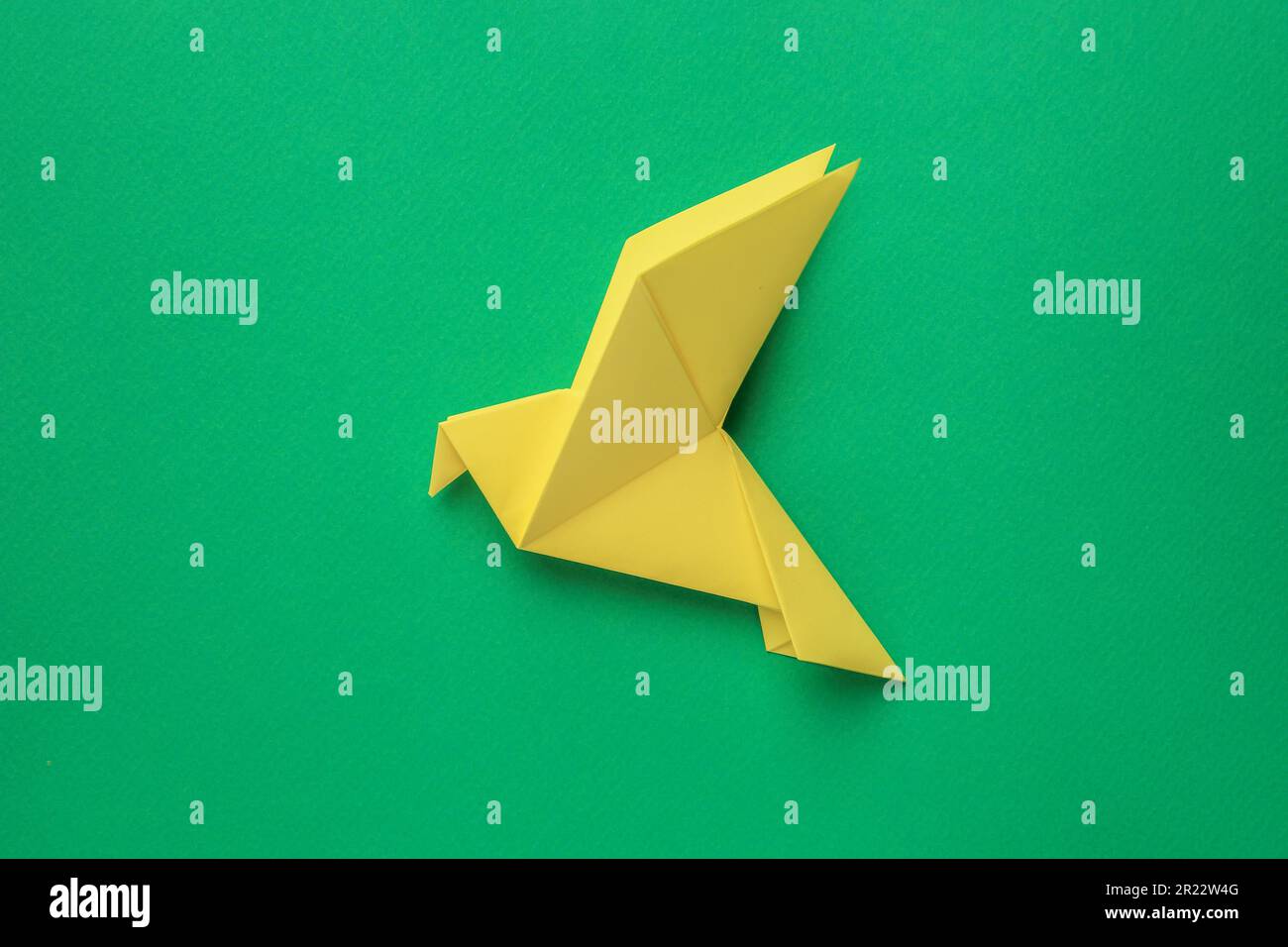 Yellow origami bird hi-res stock photography and images - Alamy