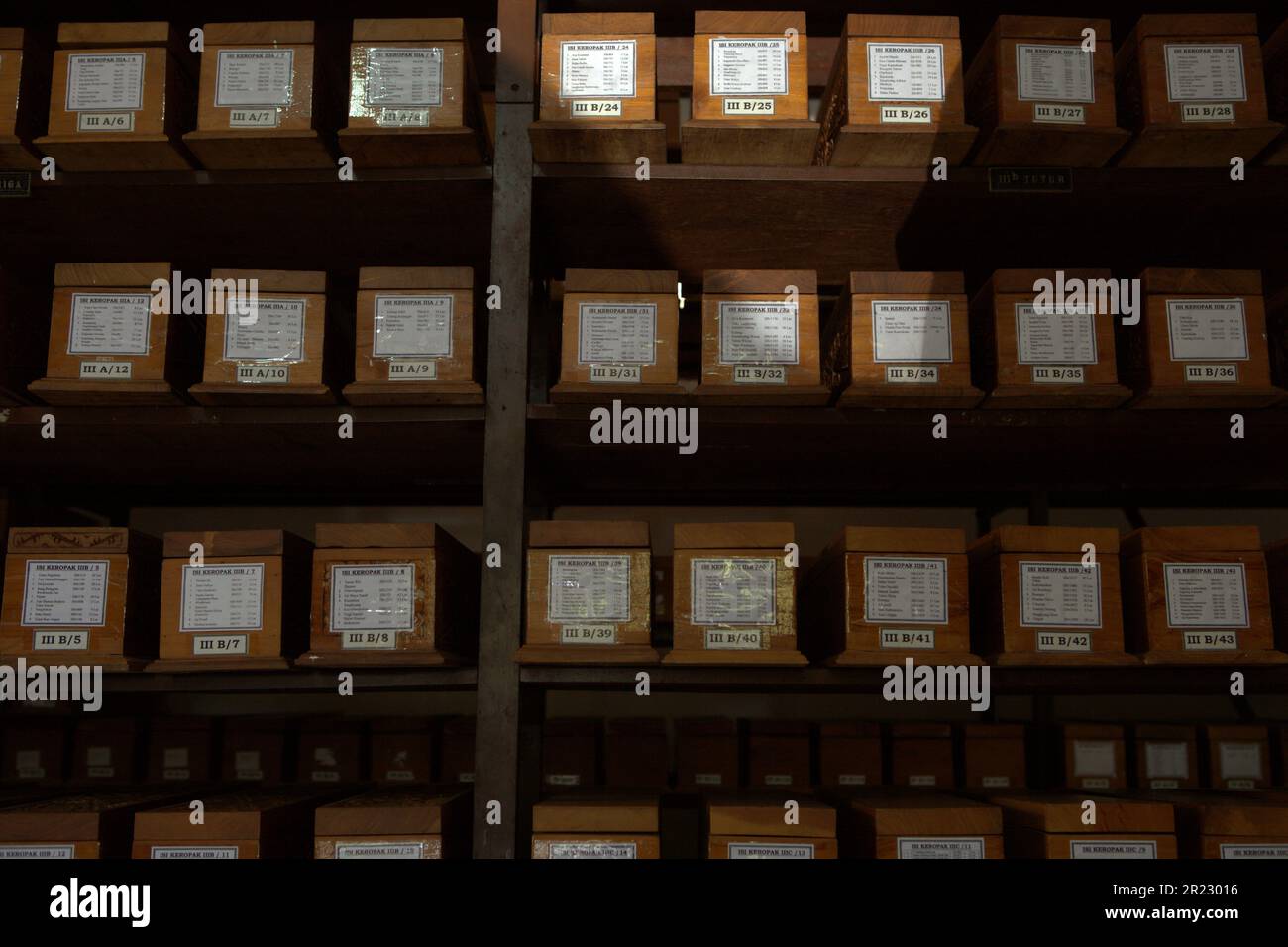 Balinese palm leaf manuscript hi-res stock photography and images - Alamy