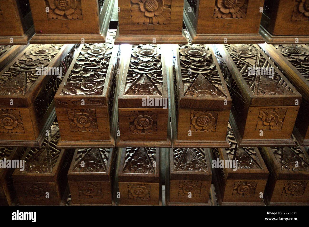 Old palm leaf manuscript hi-res stock photography and images - Alamy