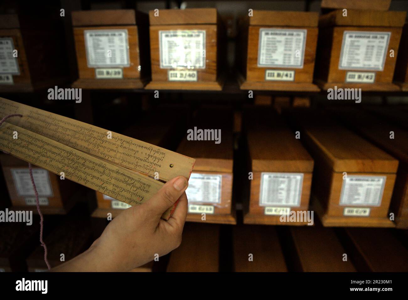 Ancient lontar manuscript hi-res stock photography and images - Alamy