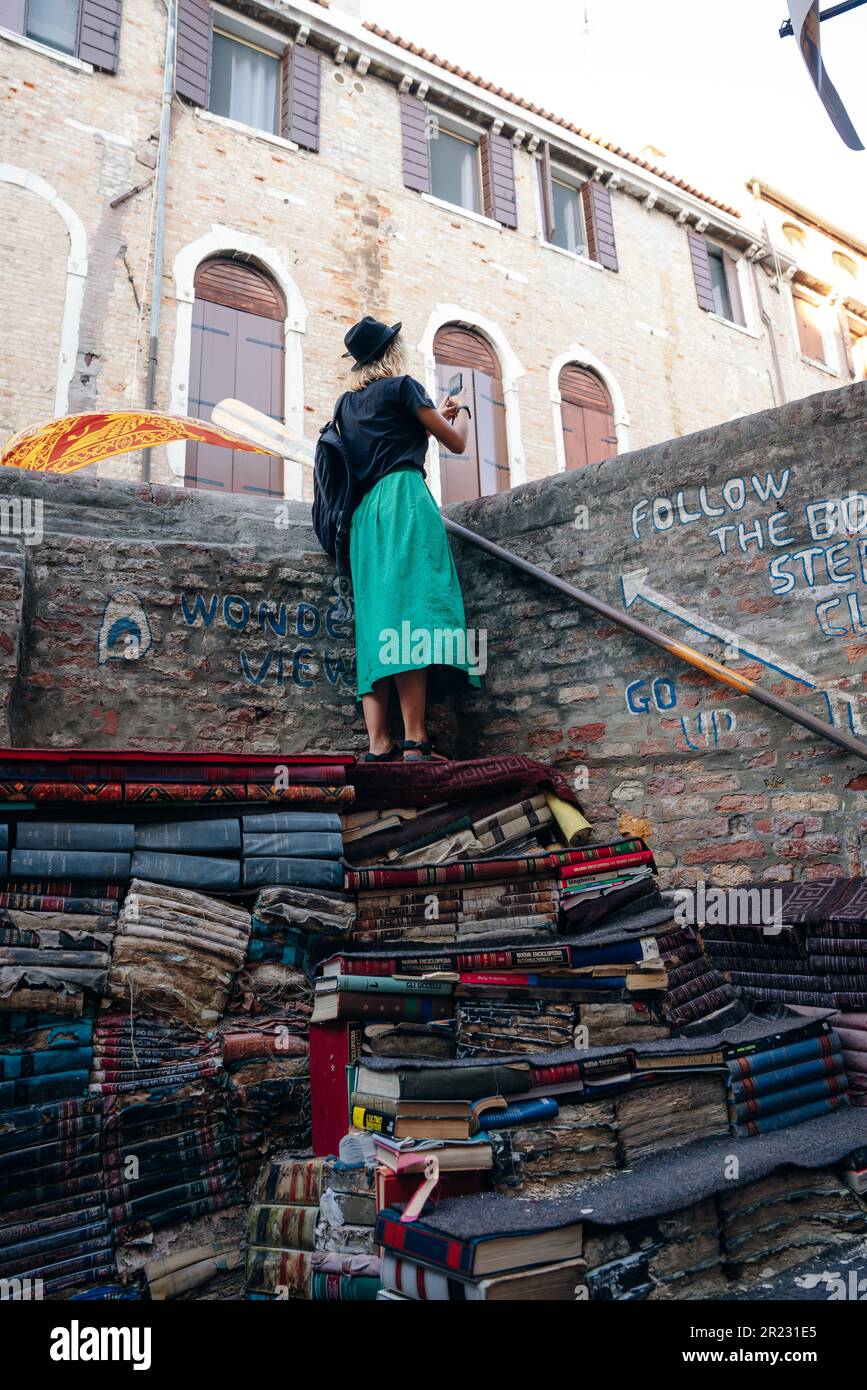 Venice, Italia - nov, 2021 Ancient bookshop in Venice with all books ...