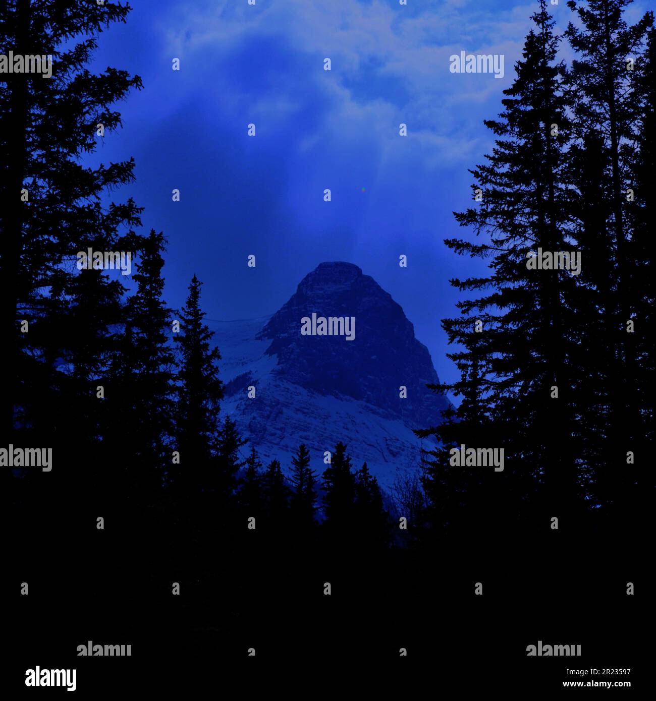 Lake louise banff evening hi-res stock photography and images - Alamy