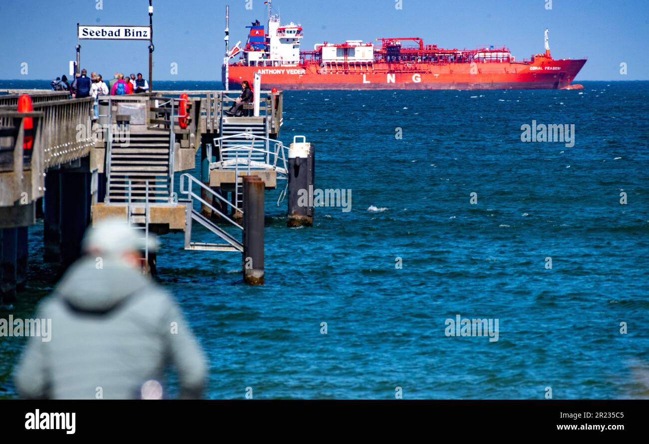 Lng shuttle tanker hi-res stock photography and images - Alamy
