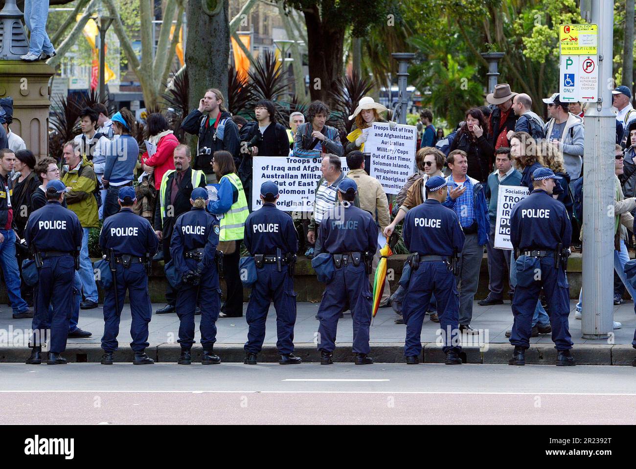 Police form human barricades and use buses modified into mobile holding ...