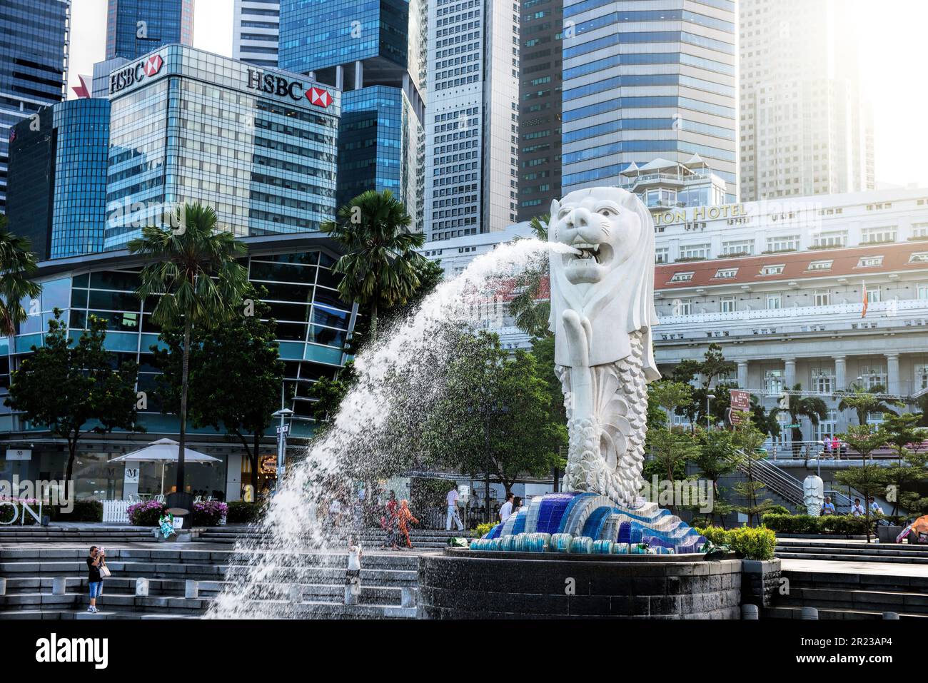 SINGAPORE-OCT 28: The Merlion fountain and Marina Bay Sand on OCT, 28 ...