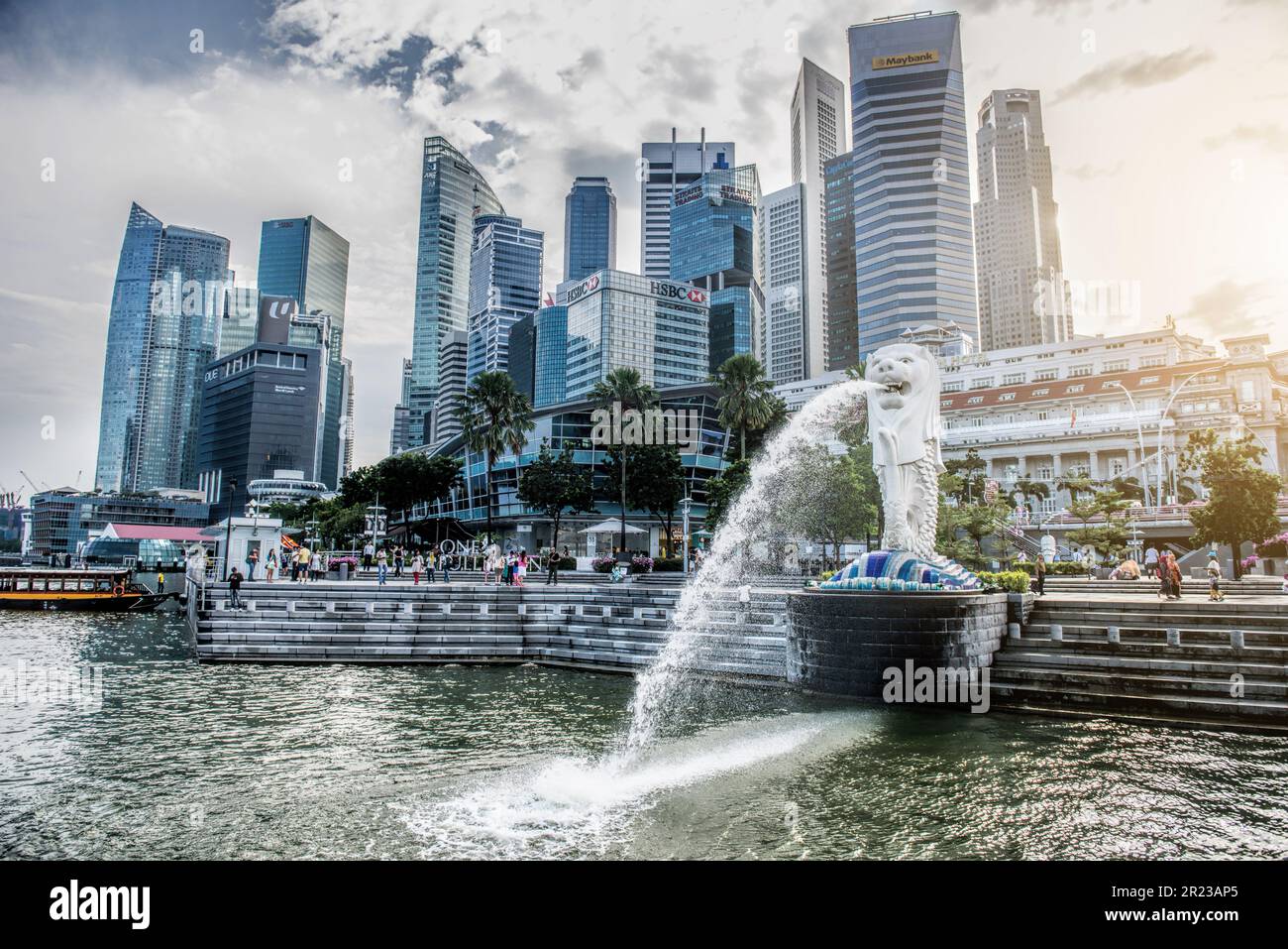 SINGAPORE-OCT 28: The Merlion fountain and Marina Bay Sand on OCT, 28 ...