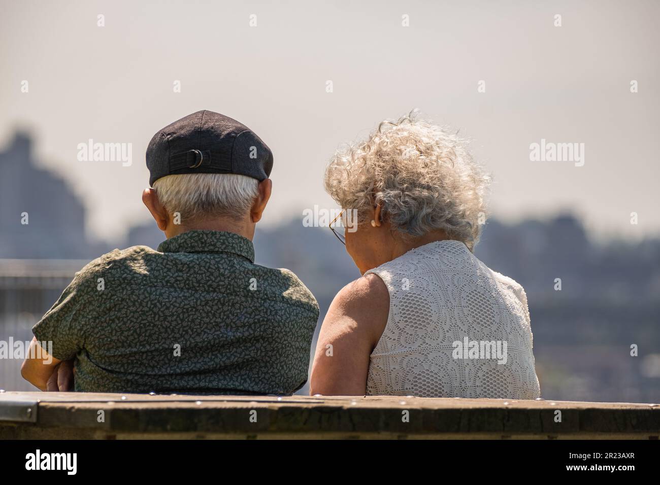 Elderly woman sitting rear view bench hi-res stock photography and ...