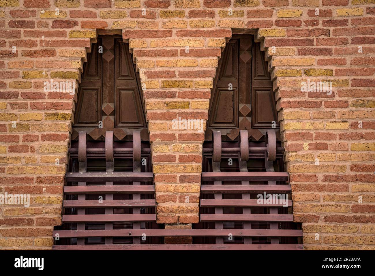 Arch with a parabolic shape hi-res stock photography and images - Alamy