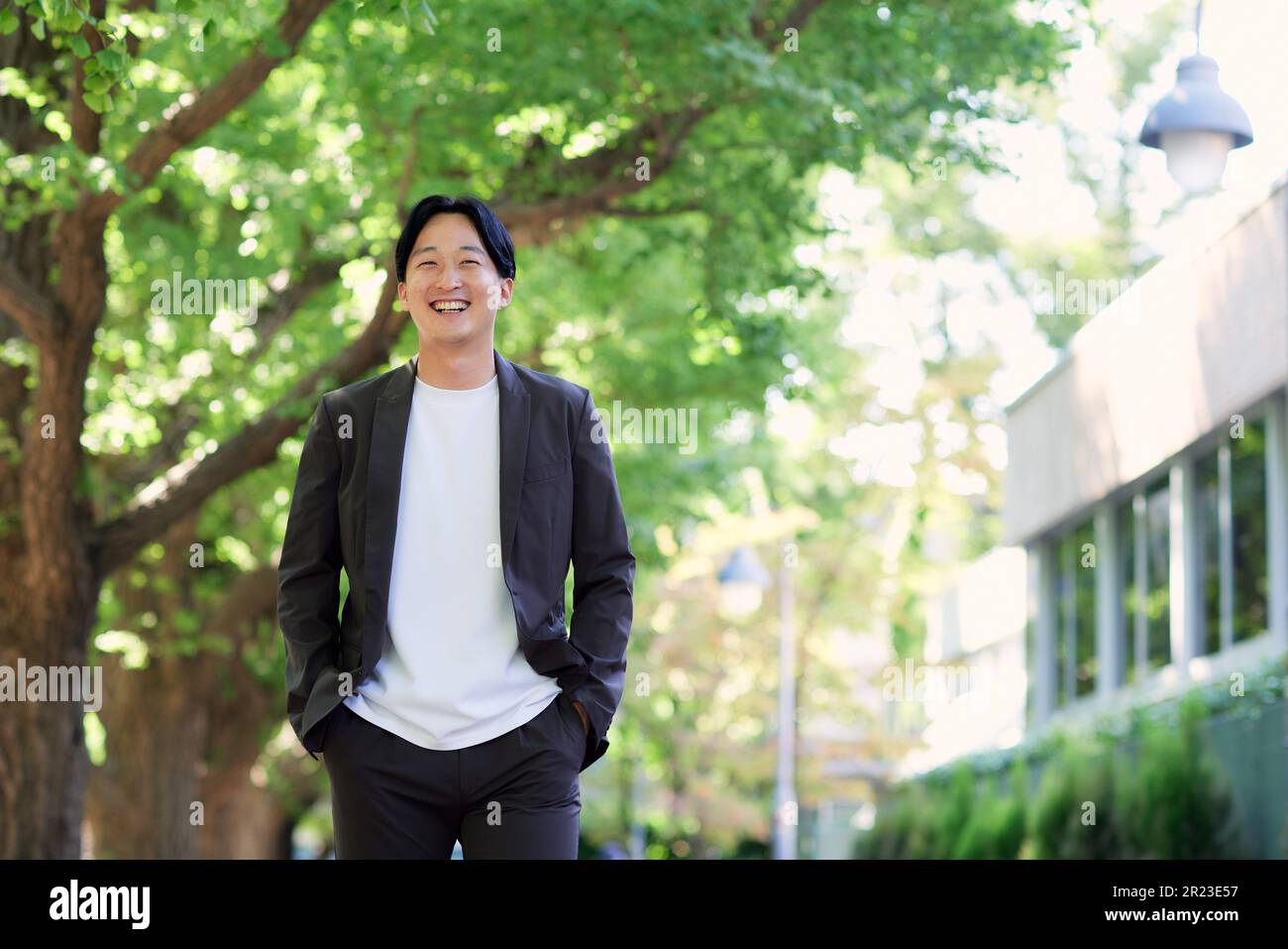 Japanese man portrait in downtown Tokyo Stock Photo - Alamy