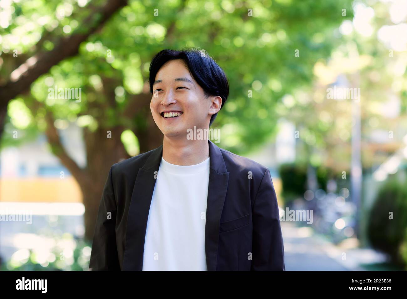 Japanese man portrait in downtown Tokyo Stock Photo - Alamy