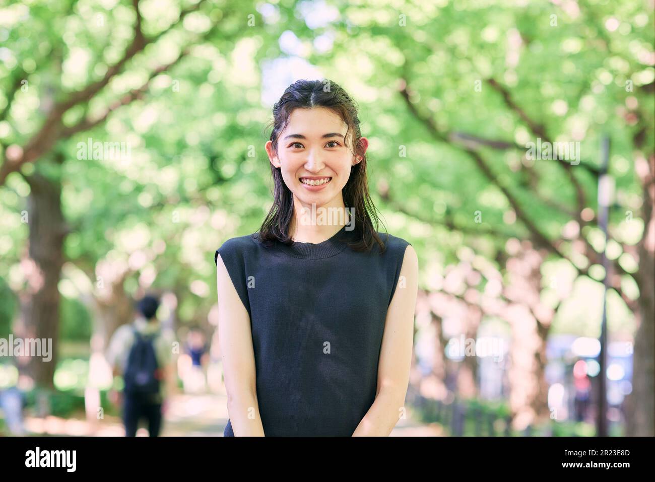 Japanese woman portrait in downtown Tokyo Stock Photo - Alamy