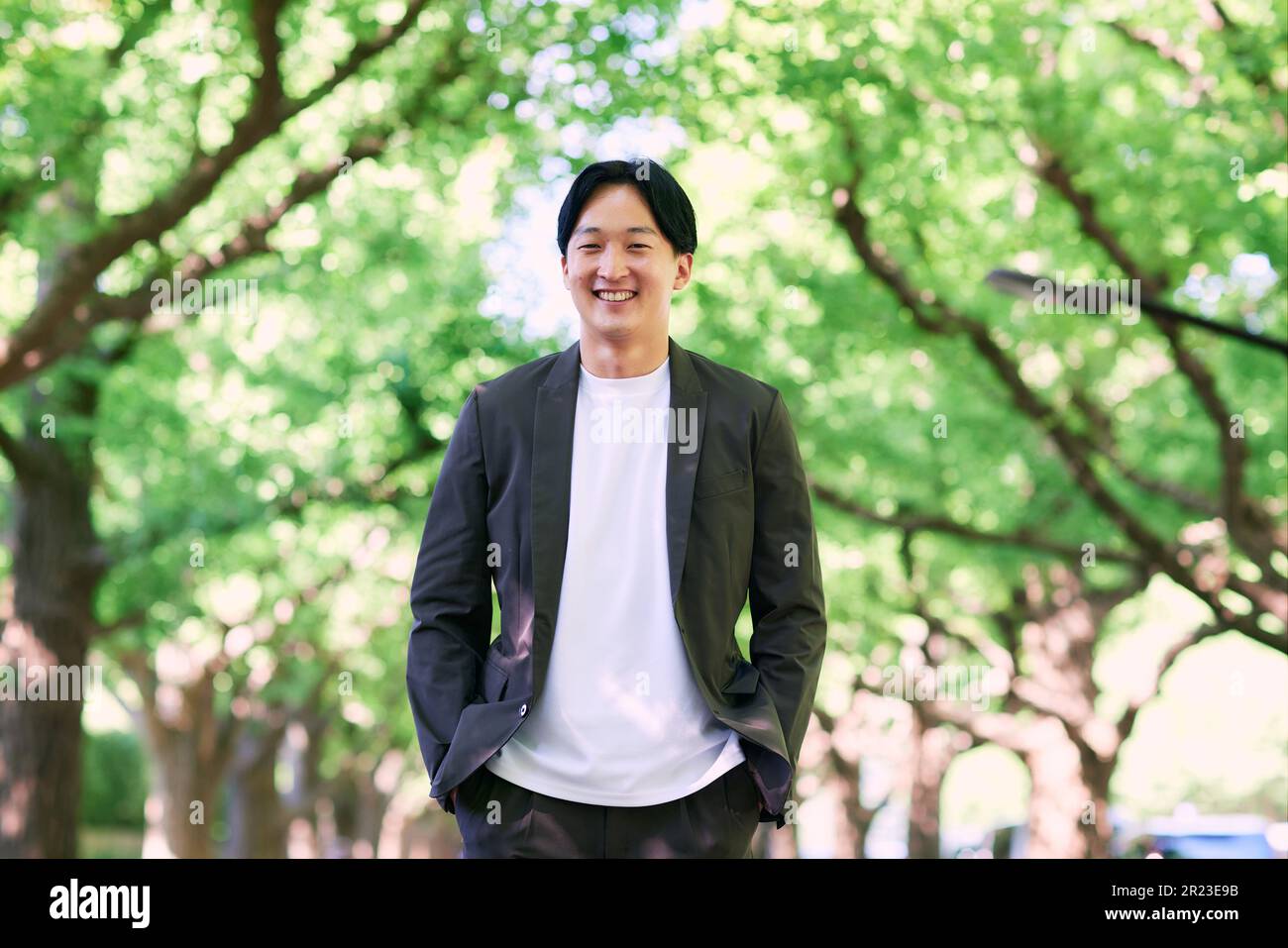 Japanese man portrait in downtown Tokyo Stock Photo - Alamy