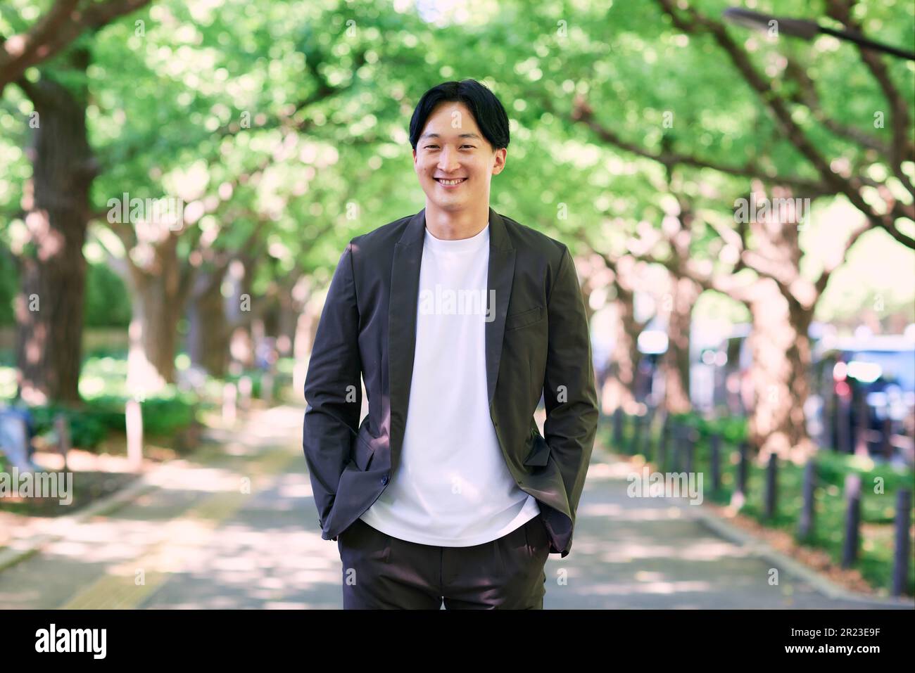 Japanese man portrait in downtown Tokyo Stock Photo - Alamy