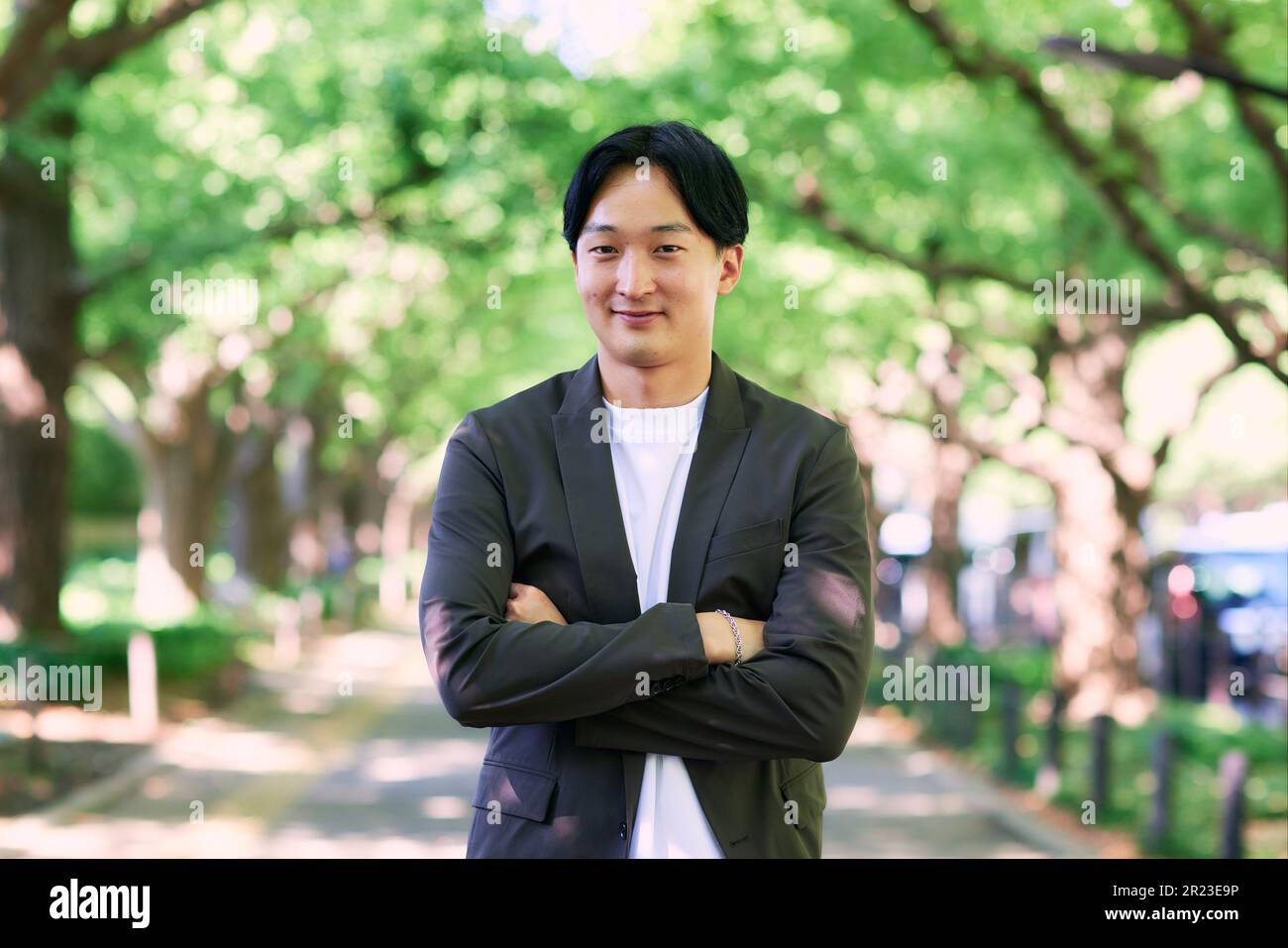 Japanese man portrait in downtown Tokyo Stock Photo - Alamy