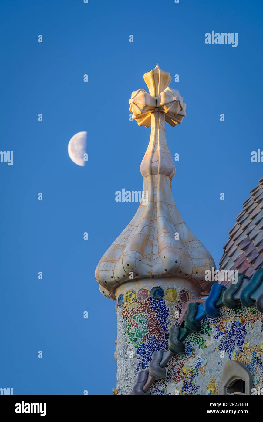 Sunrise over the roof of the Casa Batlló with the waning moon behind ...