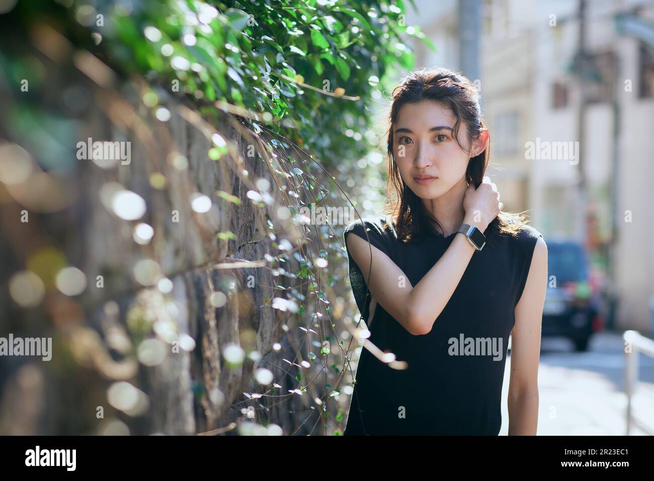 Japanese woman portrait in downtown Tokyo Stock Photo - Alamy