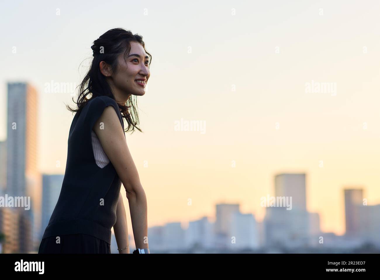 Japanese woman portrait in downtown Tokyo Stock Photo - Alamy