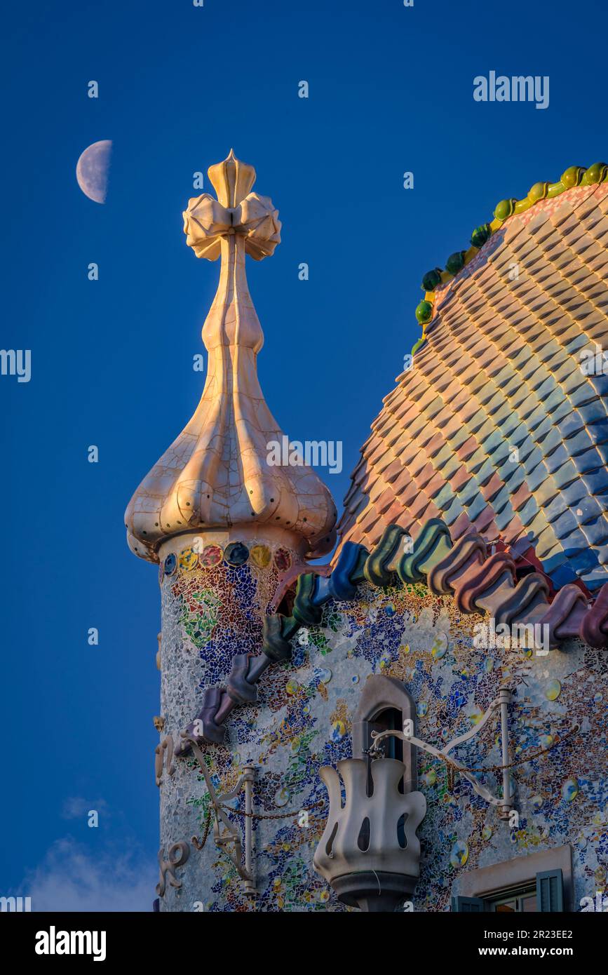 Sunrise over the roof of the Casa Batlló with the waning moon behind ...