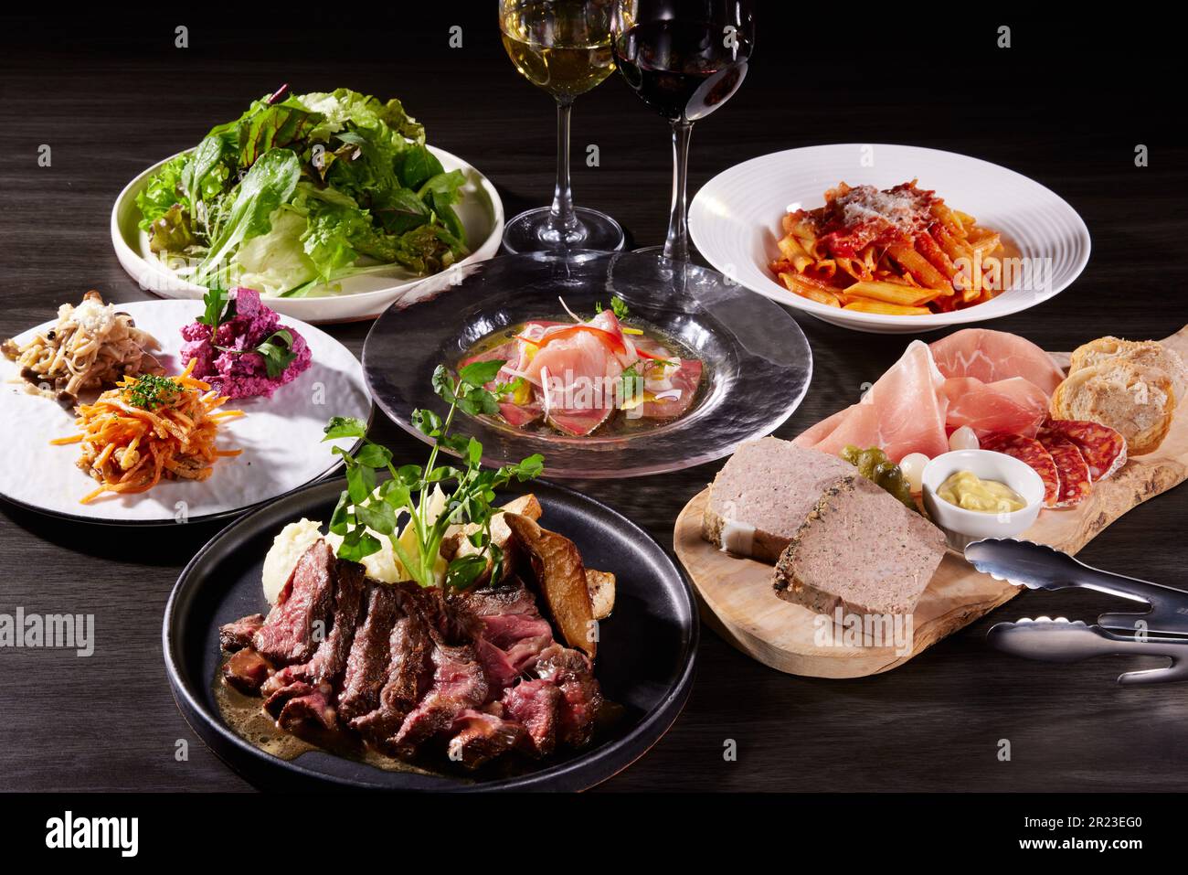 Full pate hi-res stock photography and images - Alamy