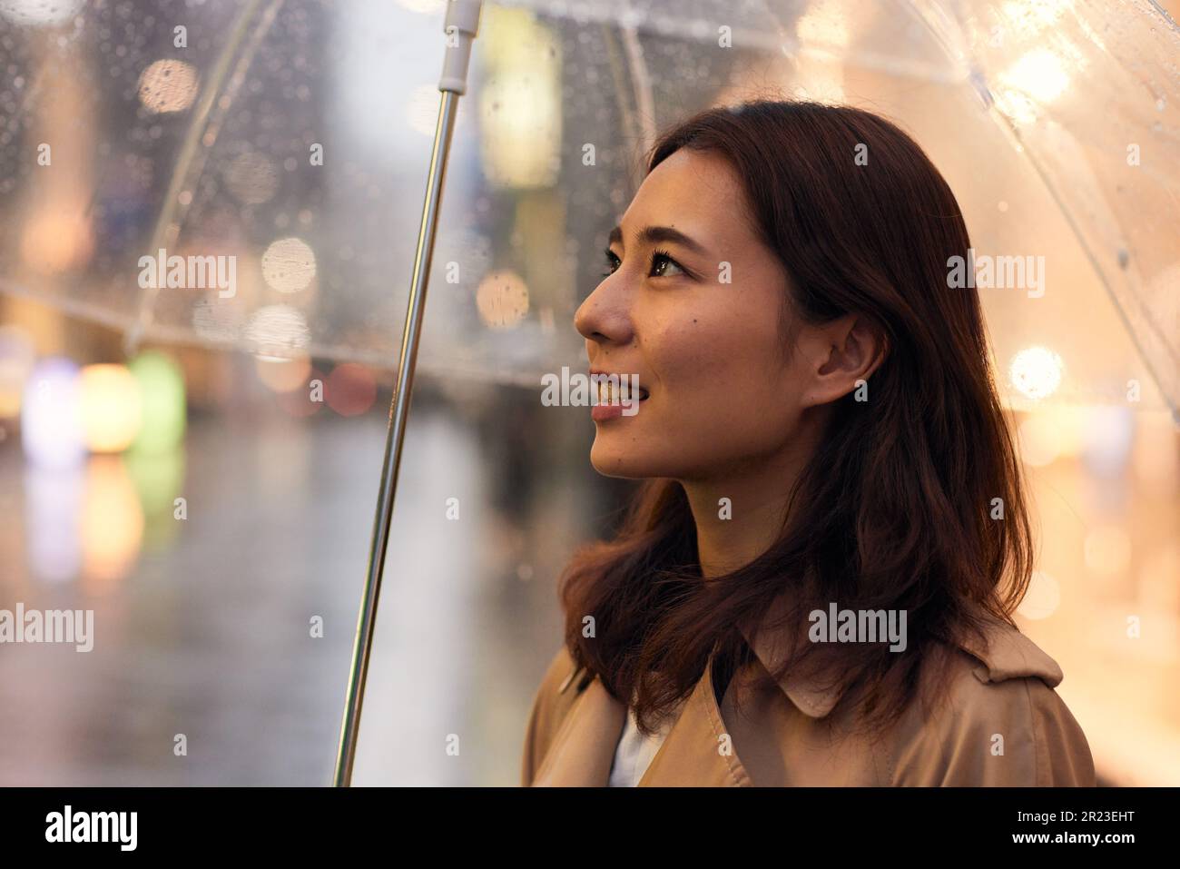 Japanese woman in the rain Stock Photo - Alamy