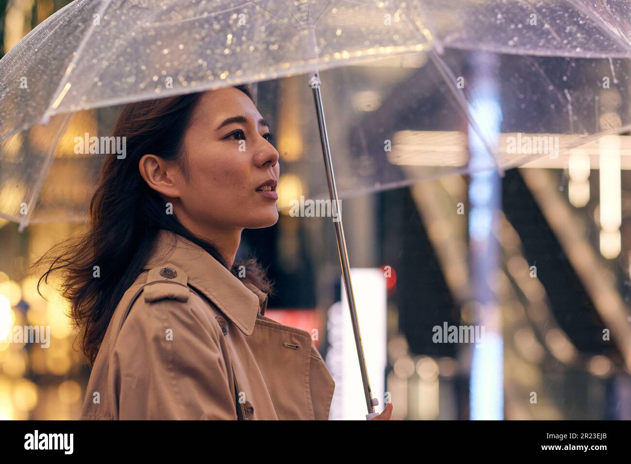 Japanese woman in the rain Stock Photo - Alamy