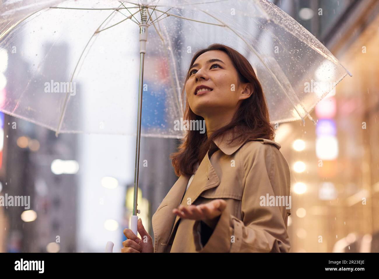 Japanese woman in the rain Stock Photo - Alamy