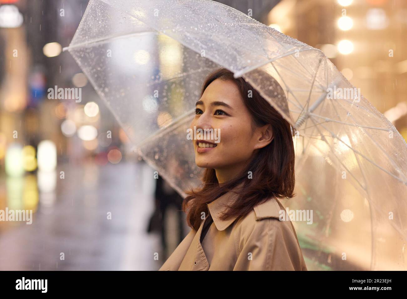 Japanese woman in the rain Stock Photo - Alamy