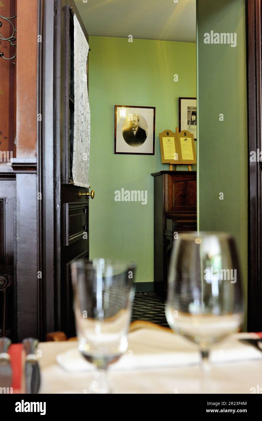 FRANCE, AUVERS-SUR-OISE (95) VILLAGE OF THE IMPRESSIONISTS, RESTAURANT ...