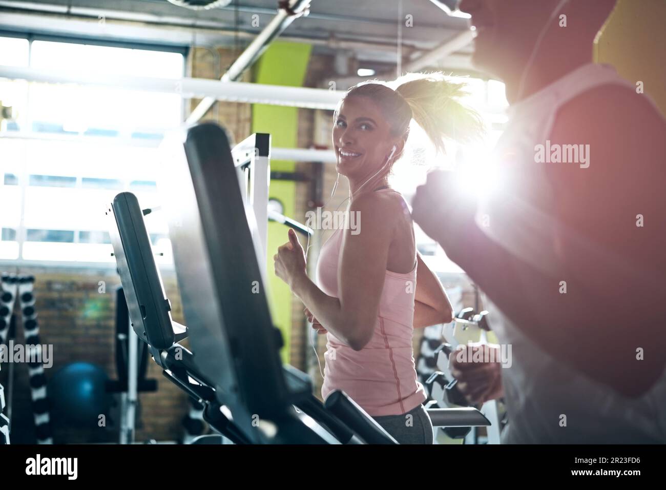 Two guys in gym hi-res stock photography and images - Alamy