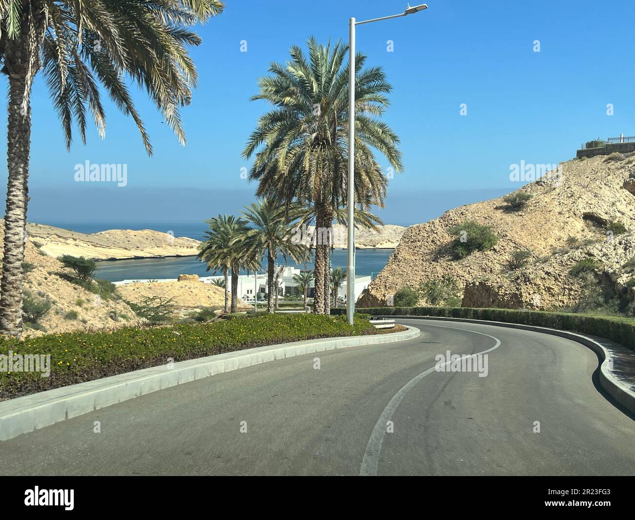 Sunlit ocean skyline view hi-res stock photography and images - Alamy