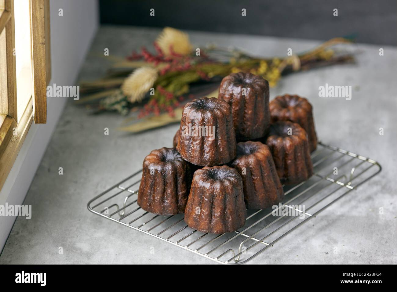 Canele cake hi-res stock photography and images - Alamy