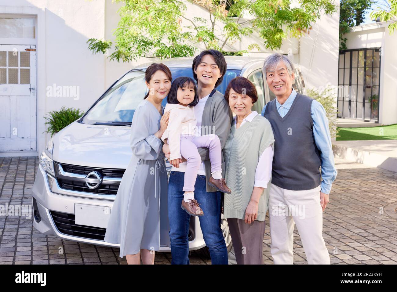 Daughter hug mom car hi-res stock photography and images - Alamy