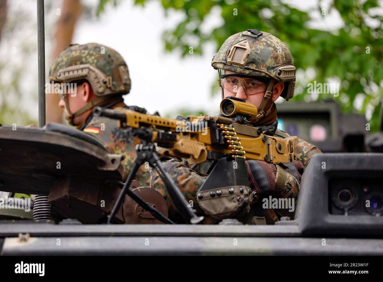 Daniel defense gun hi-res stock photography and images - Alamy