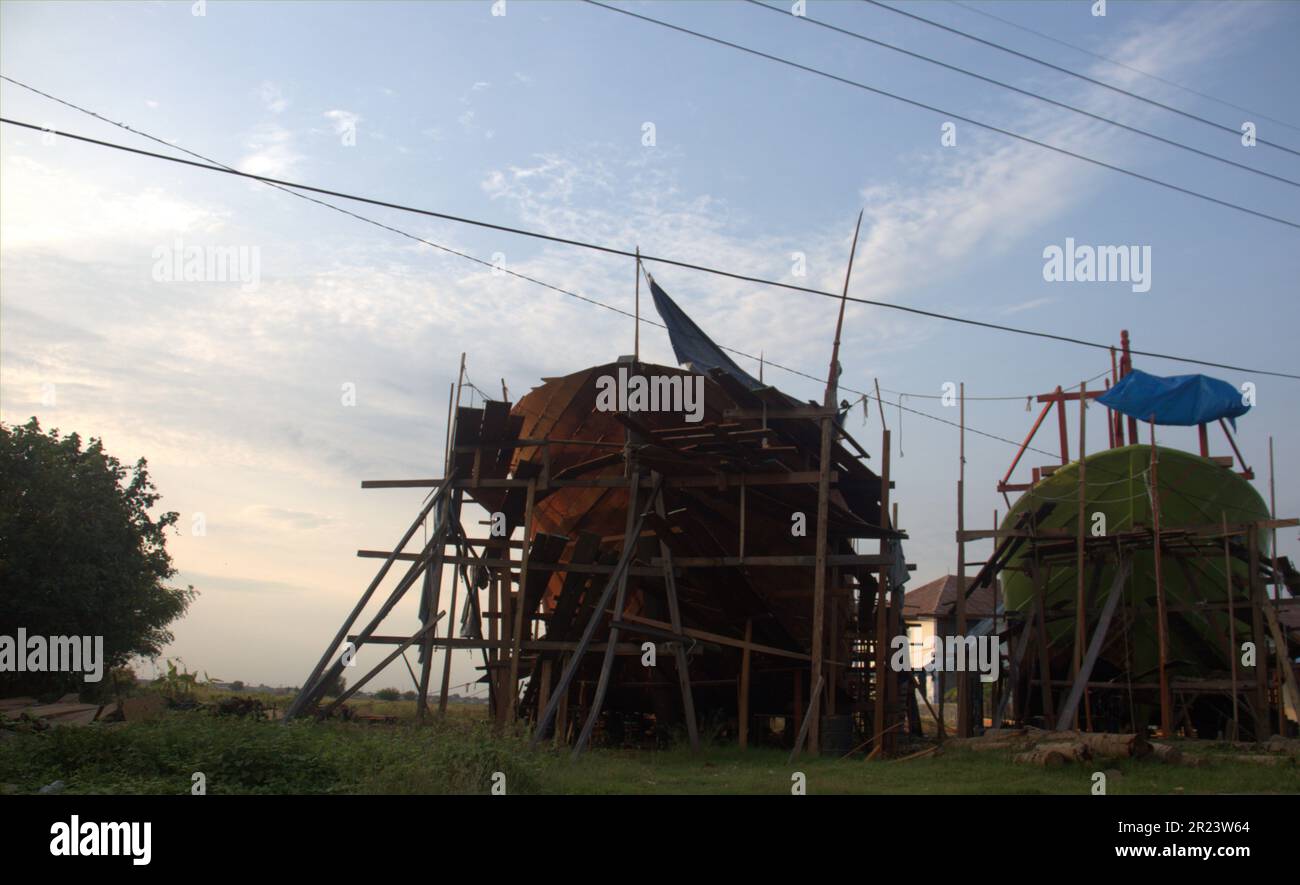 Building Traditional Fishing Ship Stock Photo - Alamy