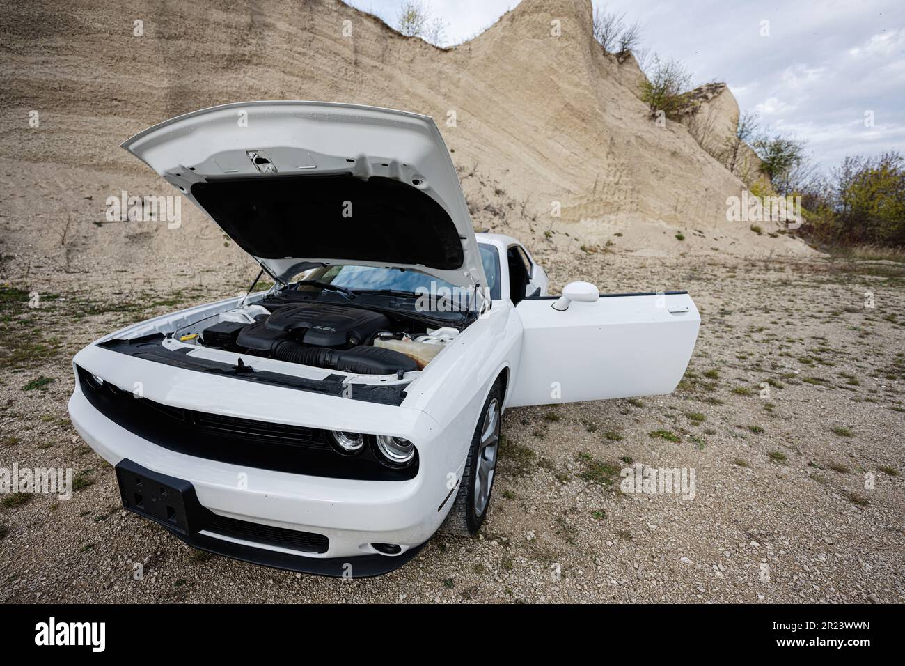 Open hood of white muscle car, engine Stock Photo - Alamy