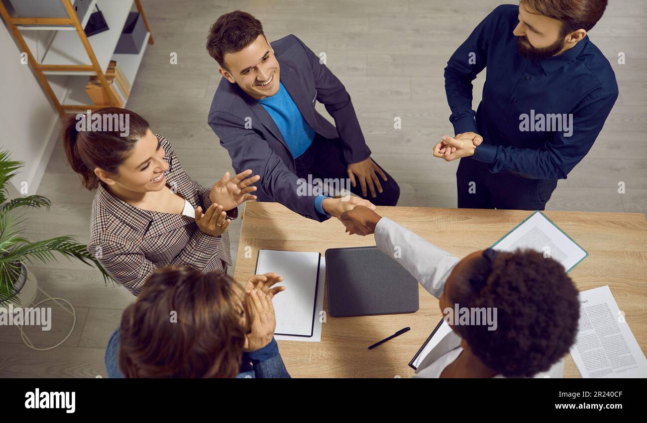 Reward contract hi-res stock photography and images - Alamy
